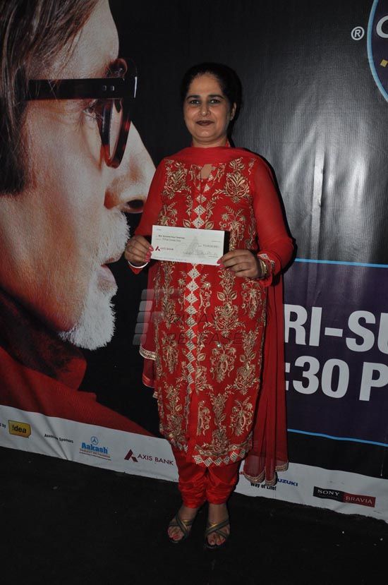 Amitabh Bachchan honours Sunmeet Kaur Sawhney the winner of Rs 5 crore ...